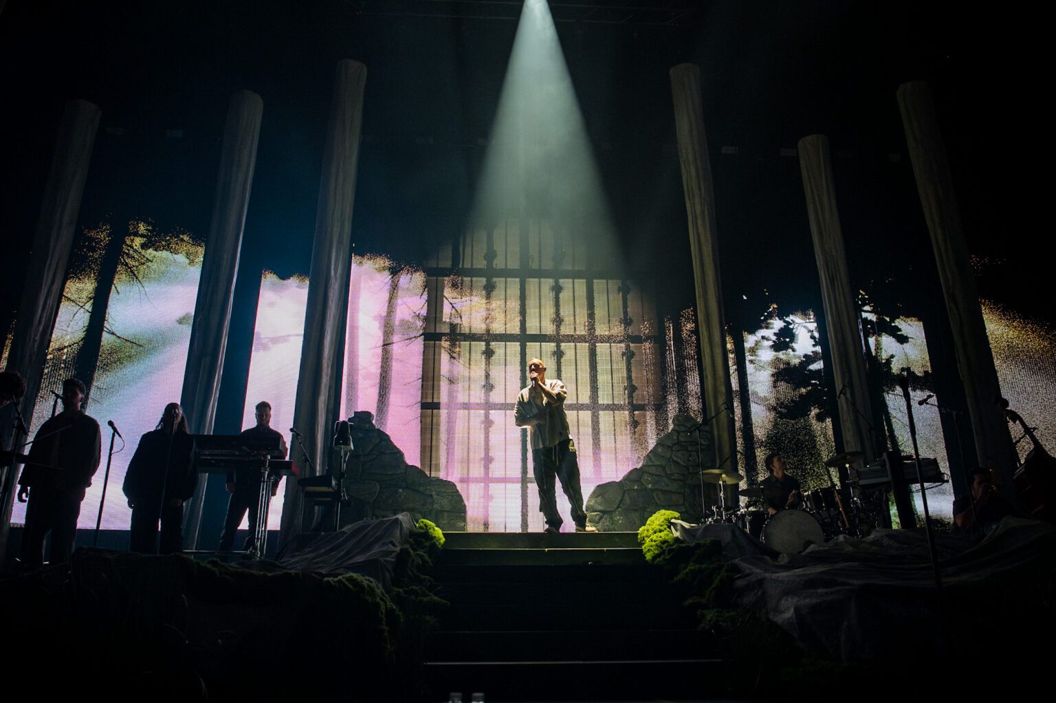Live Review: Dermot Kennedy Stuns at Leeds First Direct Arena